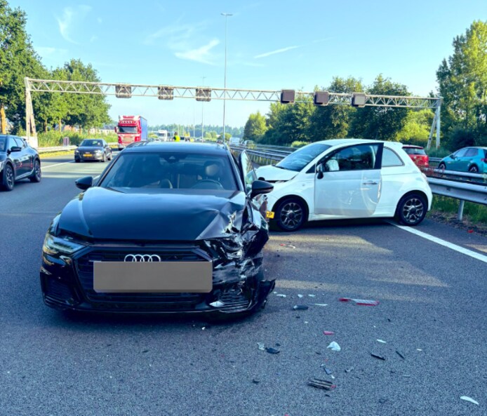 Ongeluk met vijf voertuigen op de A2 bij Boxtel | Boxtel | bd.nl