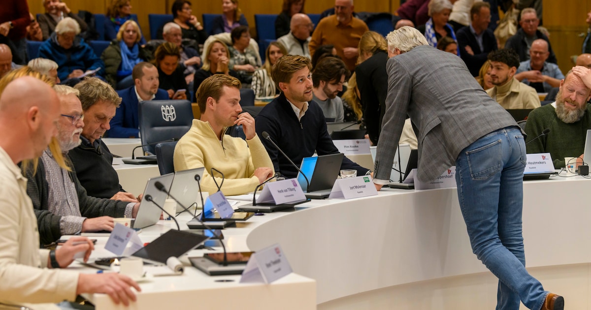 Tandeloos en verdeeld: oppositie van los zand wist het Tilburgse ...