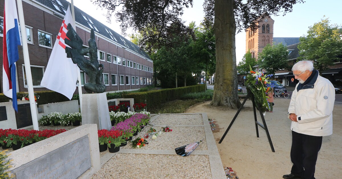 Ben Willems, veteraan van 92 te Oisterwijk, is helemaal alleen twee ...