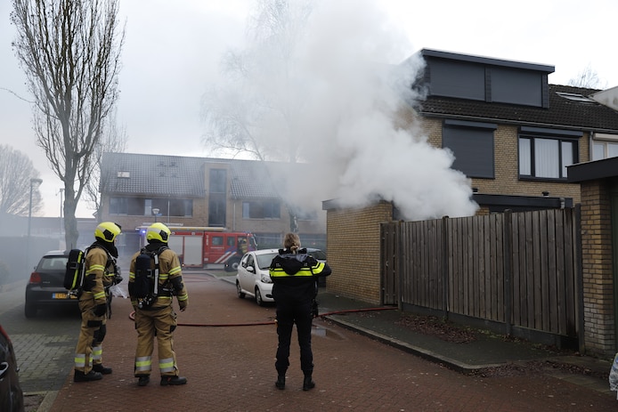 Brand in aanbouw van woning: bewoonster kan met haar katten op tijd het ...