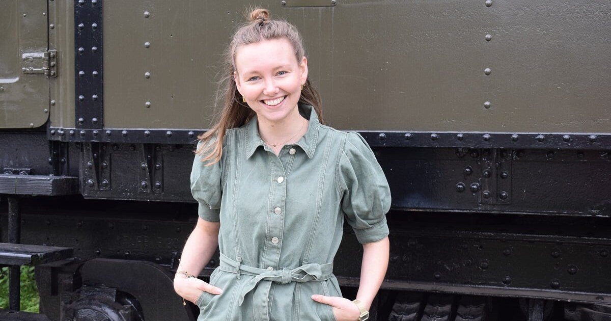 Met een lach en traan: dit is het afscheidsinterview van Eva in Over ...