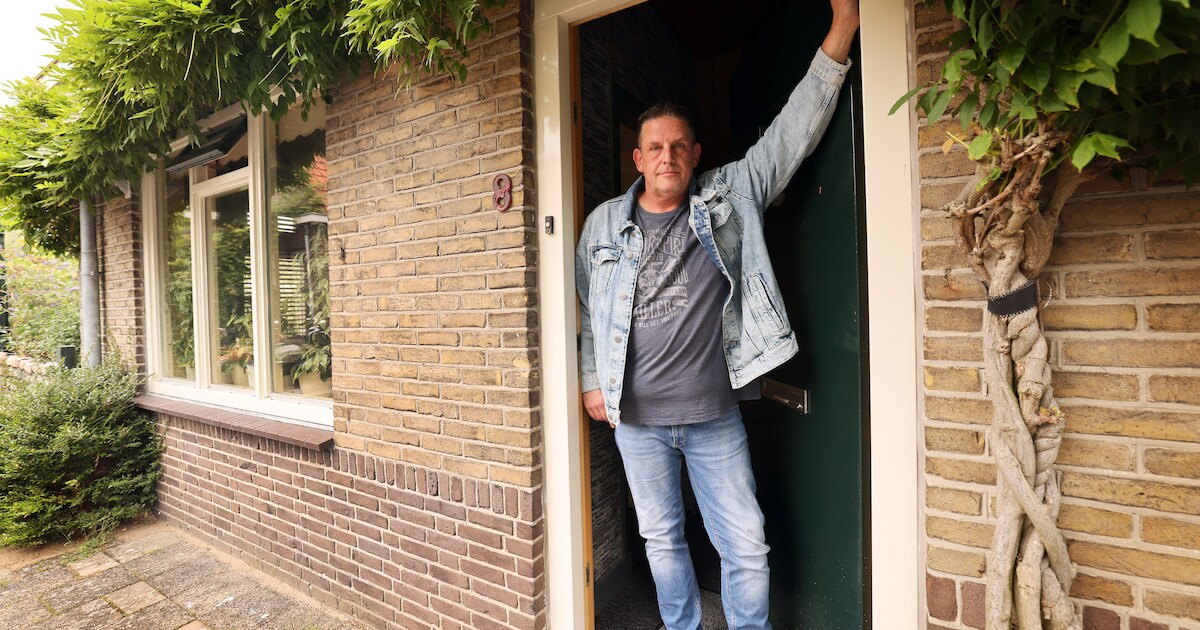 Sven (48) werd na overlijden van moeder uit huurhuis gezet, nu staat ...