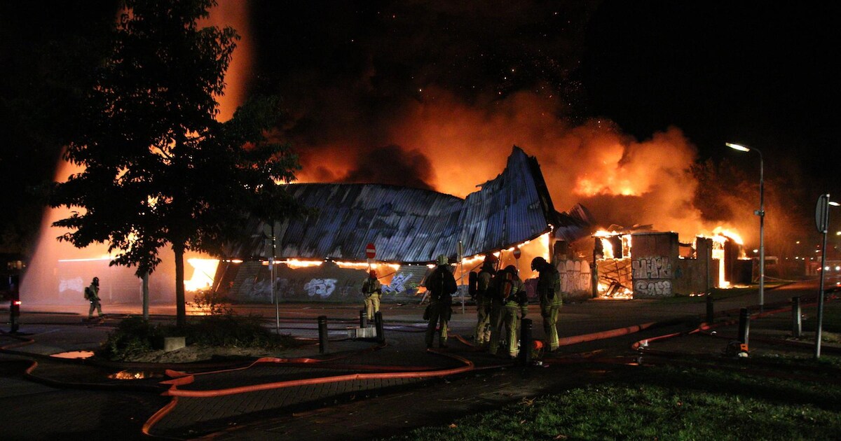 Overlast door rook van zeer grote brand Koog aan de Zaan | Nieuws | BD.nl