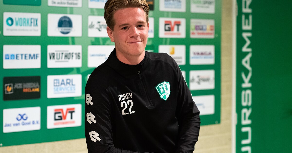 Na jaren bij PSV en Willem II, is Tim van Riel nu terug bij Hilvaria ...