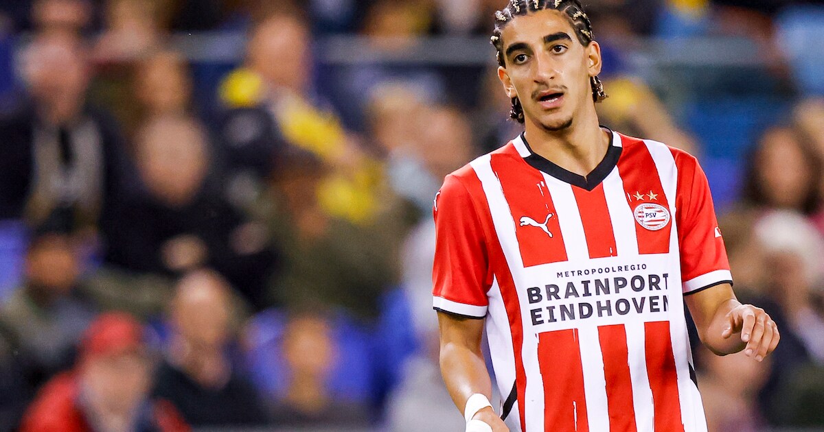 Tay Abed laat zijn moeder Tali op verre afstand op tafel dansen en Jong ...