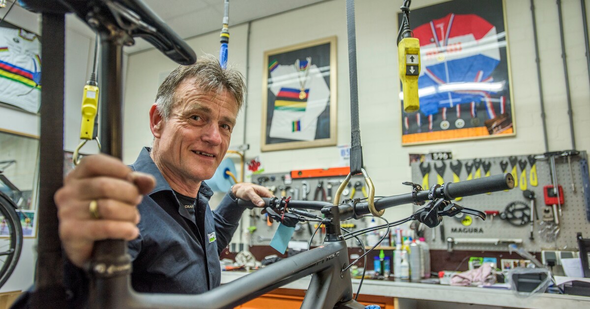 Voormalig wereldkampioen veldrijden Henk Baars kijkt nog vaak even naar ...