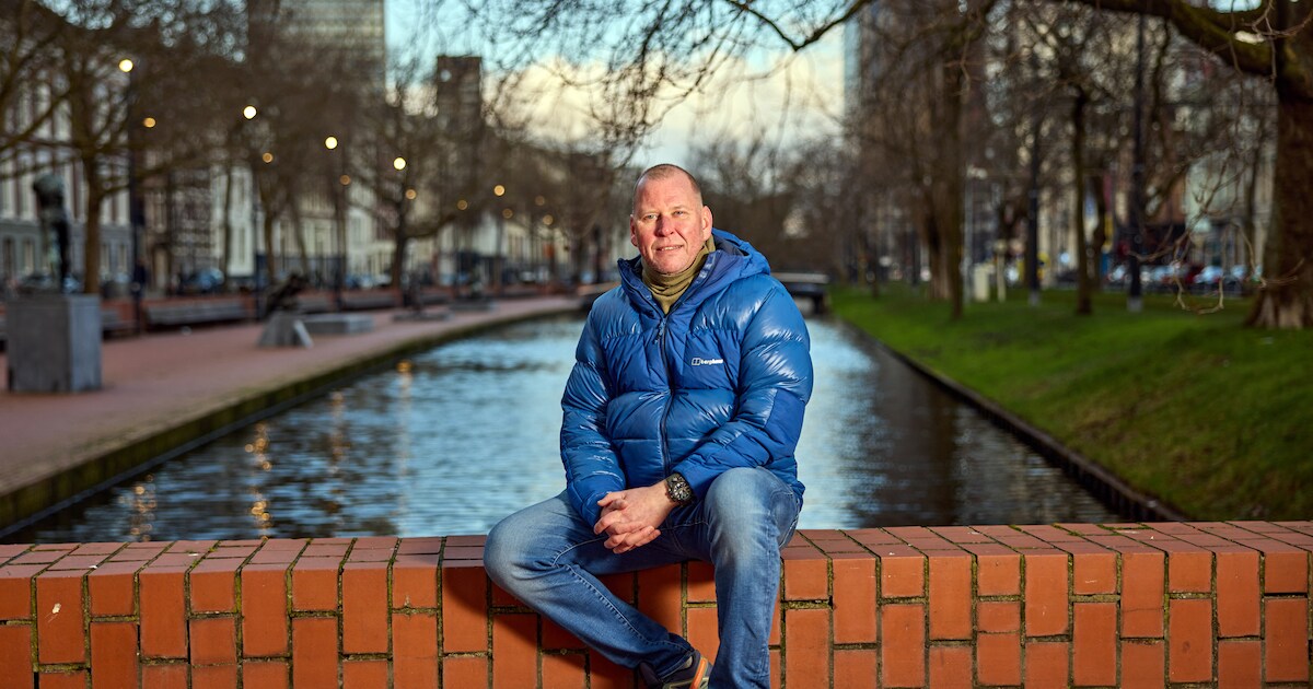 Eric (51) ging van baan met dikke auto naar wc’s schoonmaken: ‘Sommigen ...
