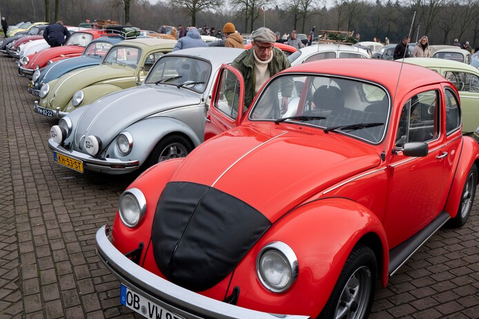 ‘Eerder gaan we niet naar huis’ - op zoek naar dat éne embleem op het Kever Festijn in het ...
