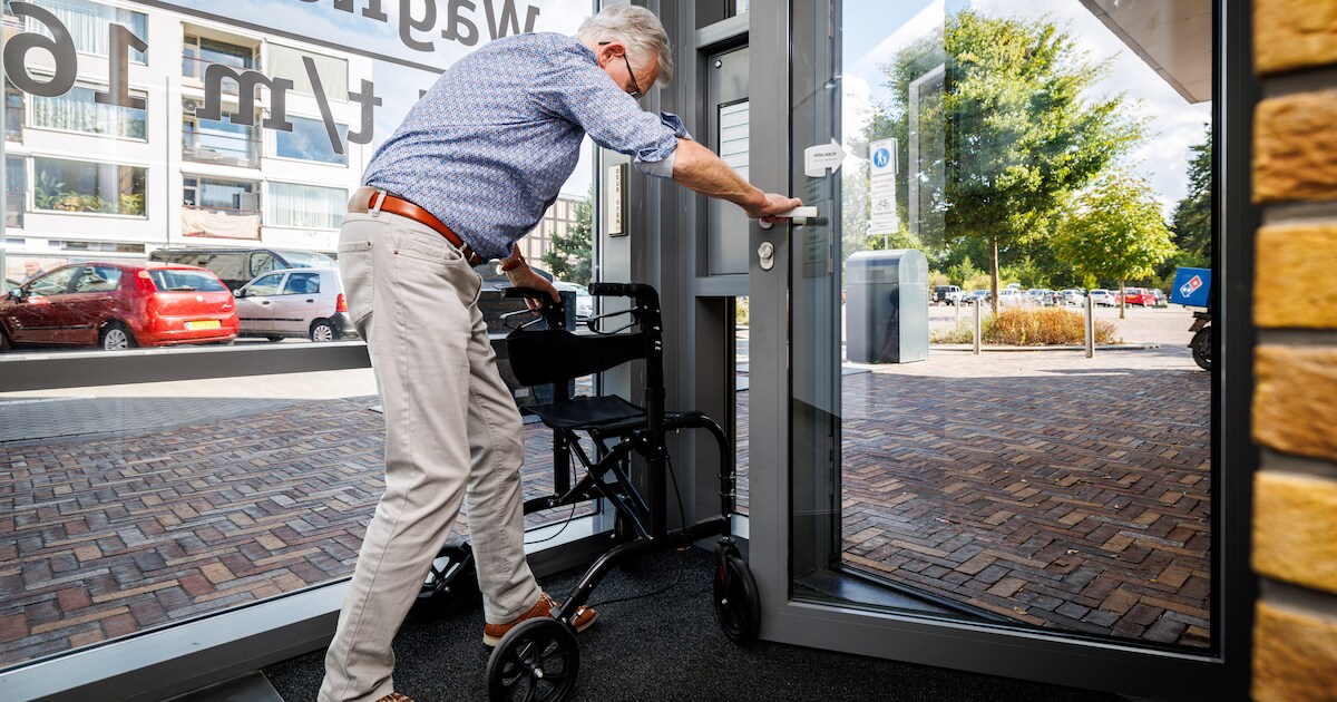 Gestuntel bij defecte voordeur van Tilburgse flat: ‘Potverdomme, wat ...