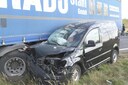 Vier vrachtwagens en auto botsen op E19: weg vol wortels zorgt voor ...