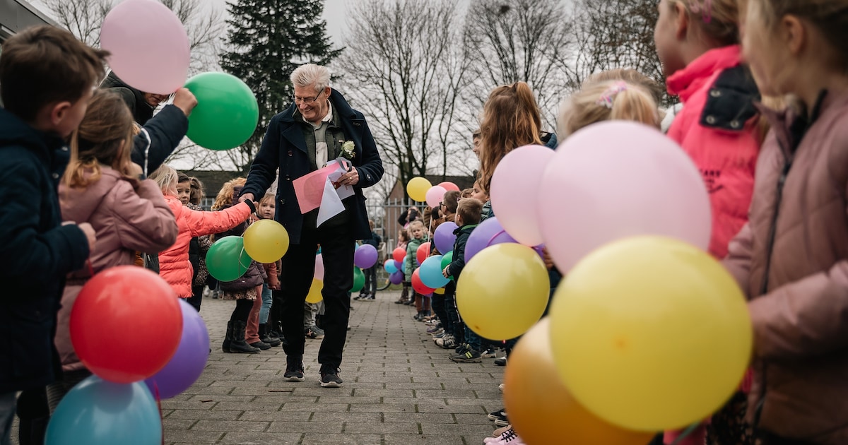 Erehaag op school voor gouden meneer Walter (79), de man die altijd ...