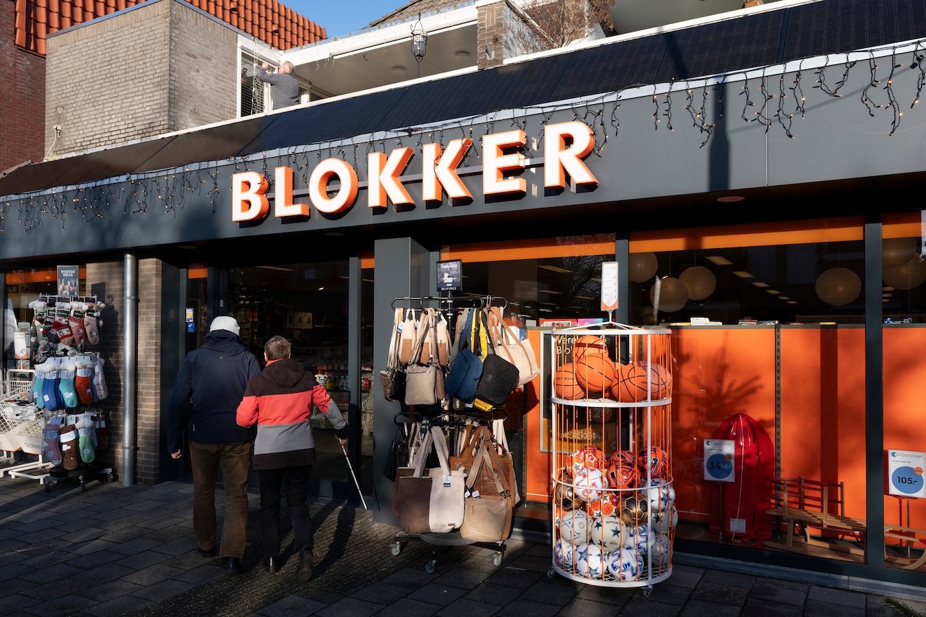De meeste Blokker winkels zijn helemaal leeggekocht, maar deze is nog ... De meeste Blokker winkels zijn helemaal leeggekocht, maar deze is nog ...