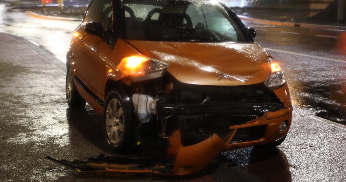 Wéér raak op gevaarlijk kruispunt Oss: bezorgscooter aangereden | Oss e.o. | BD.nl