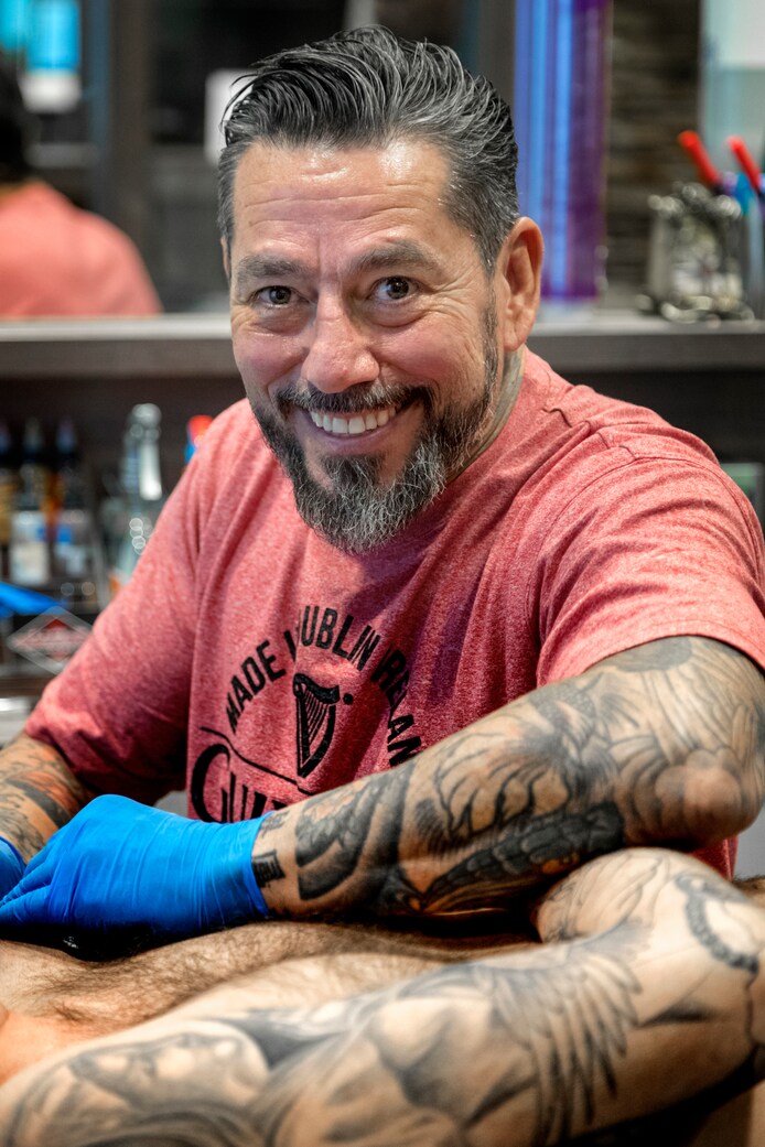 Eigenaar tattooshop trots op goede vriend Marco Kroon: 'Hij heeft een ...