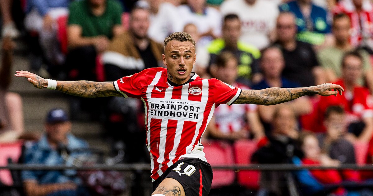 Noa Lang biedt bij PSV zijn excuses aan Luuk de Jong aan: ‘Zo praat je niet tegen een aanvoerder ...
