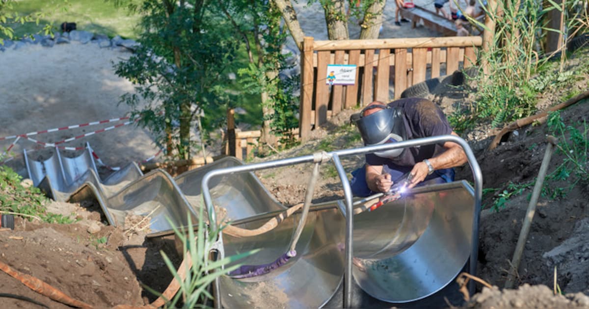 Gevaarlijke glijbaan bij pretpark BillyBird Hemelrijk in Volkel weer in ...