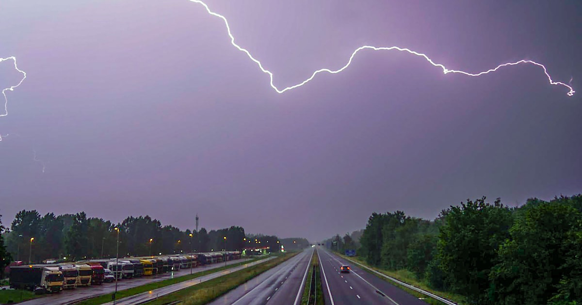Dinsdag stevige onweersbuien verwacht, code geel in Brabant | Regio | BD.nl