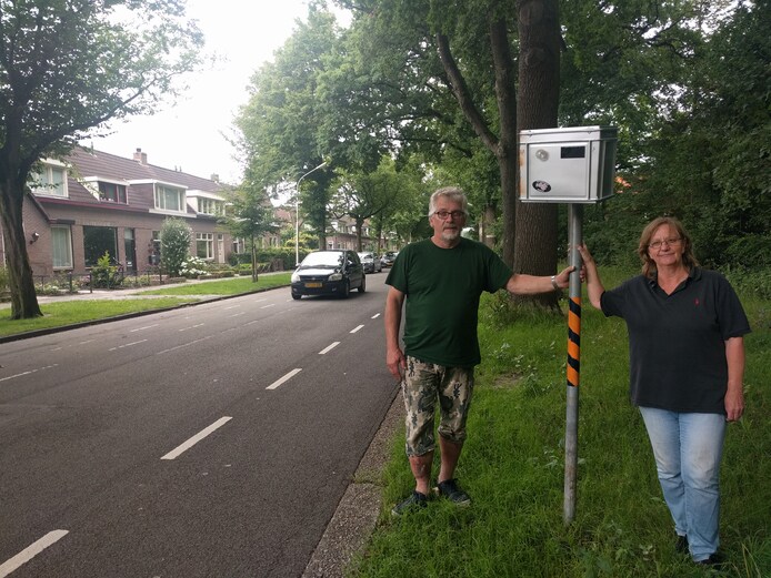 Brabanders maken zelf flitspaal om hardrijders op de rem te laten ...