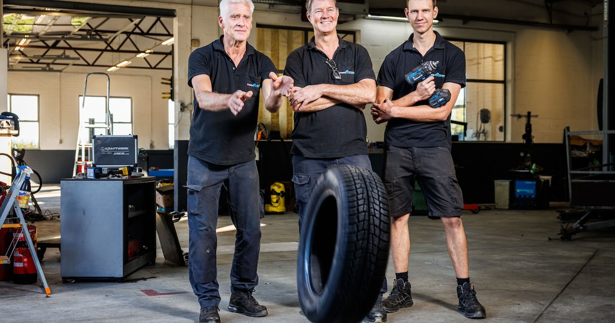 Coen Jansen neemt monteur en zoon mee naar de bakermat van garage Van ...