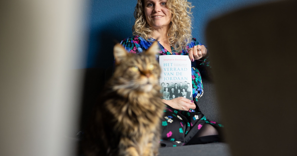 Stephanie stuit per toeval op inktzwart familiegeheim, met haar boek ...