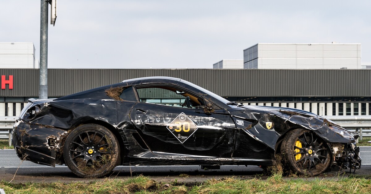 Dure Ferrari total loss op A58 bij Goirle | Regio | BD.nl