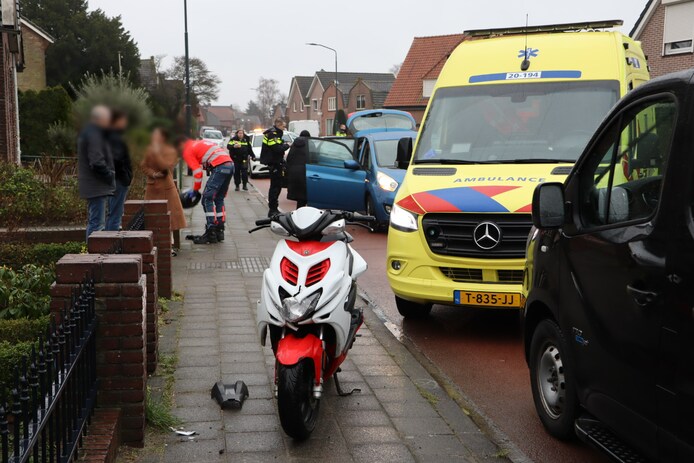 Scooterrijder raakt gewond bij ongeval met twee auto’s in Sprang-Capelle | 112 nieuws Waalwijk ...