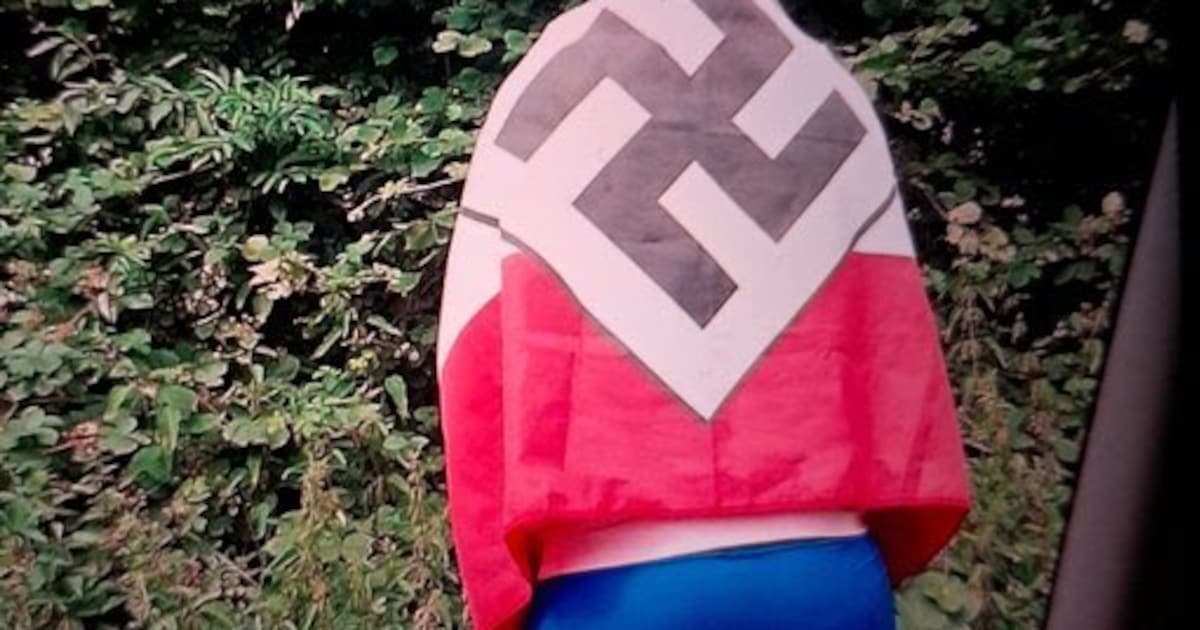 ‘Dit was een grote fout’: Belgische politicus door het stof om foto in ...