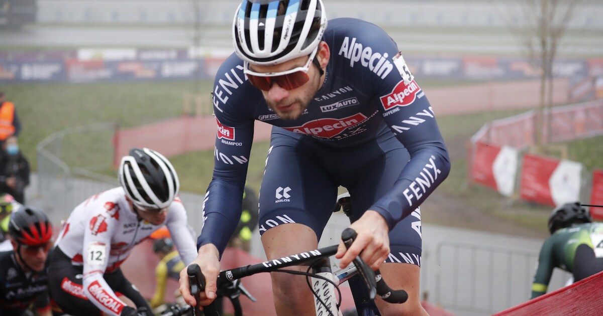 Hoe een bilspier-probleem de carrière van David van der Poel op losse ...