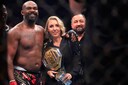 Jon Jones viert overwinning met Donald Trump en verstevigt goat-status ...