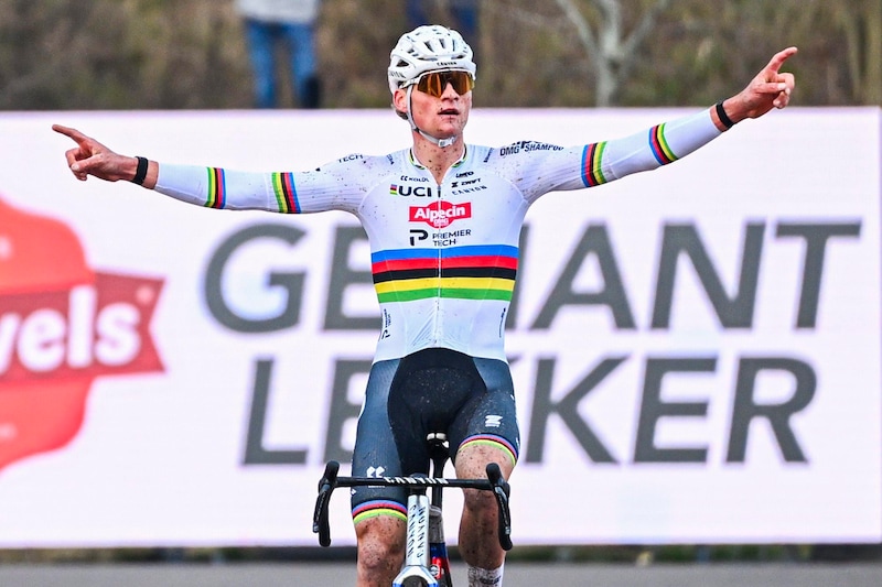 Indrukwekkende Mathieu van der Poel ook de snelste in wereldbekercross ...