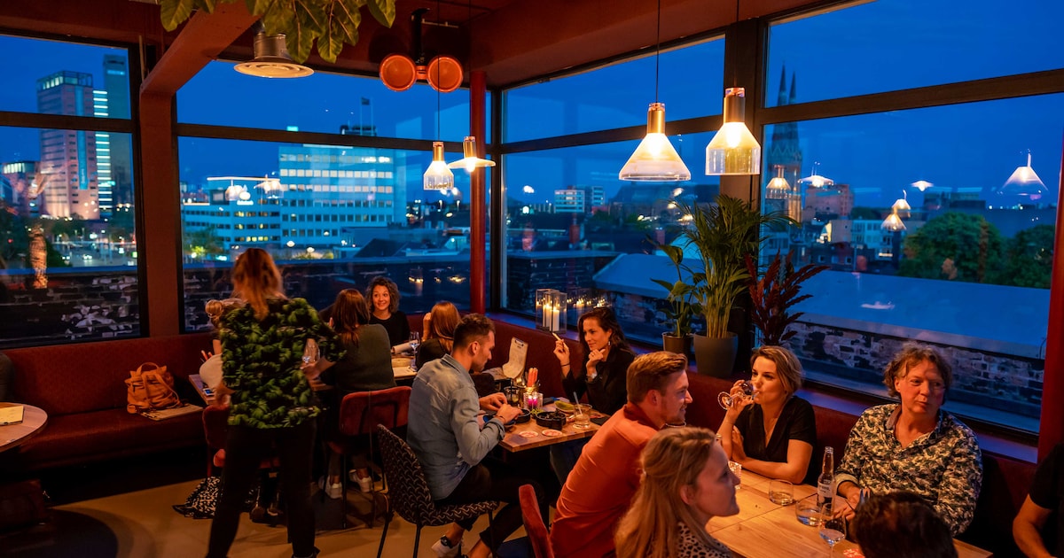 Hippe Tilburgse rooftopbar kan niet opboksen tegen corona en regen ...