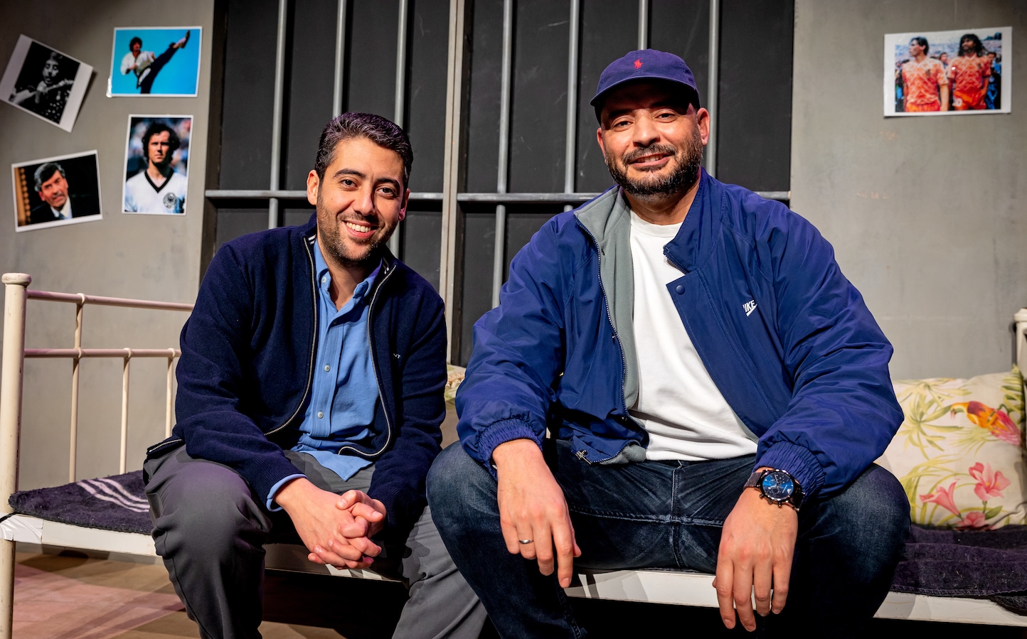 Hoe twee Marokkaan­se cabare­tiers uit Oss en Veghel met hun zelfspot nu theaterza­len vullen ...