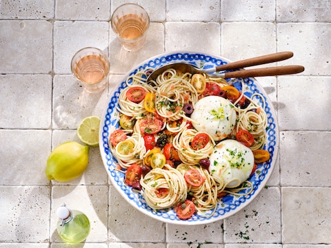 Wat Eten We Vandaag: Pasta puttanesca met burrata | Koken & Eten | BD.nl