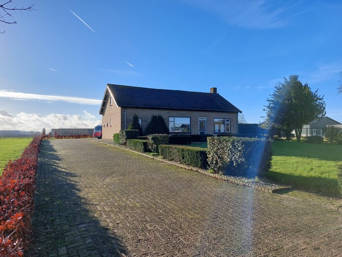 Illegaal vuurwerkfabriekje en hennepkwekerij gevonden in schuur Oud Gastel: ‘Gevaar voor ...