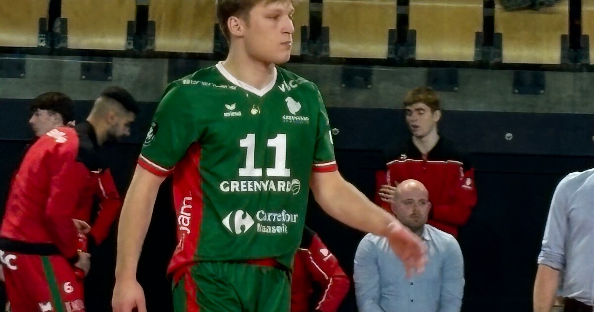 Volleybalspeler (21) uit België zakt tijdens wedstrijd voor tweede keer ...