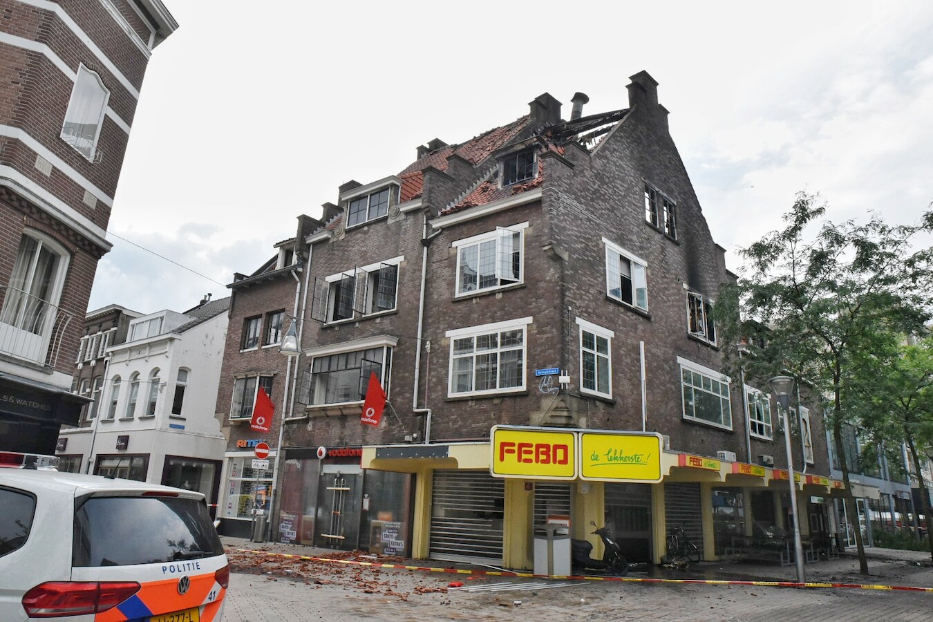 Schade na brand boven FEBO in Tilburg is enorm | Foto | bd.nl