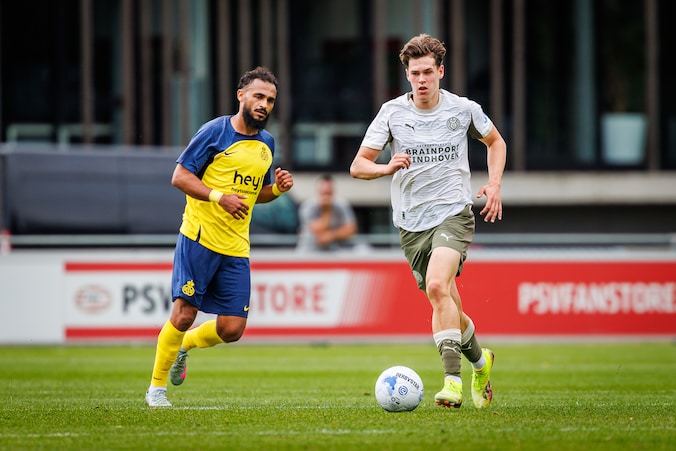Transfervrije PSV-jeugdspeler tekent definitief bij stadsgenoot: ‘Deze ...