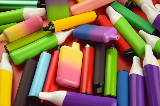 De NVWA vindt 189.000 illegale vapes in loods in Brabant | Regio | BD.nl
