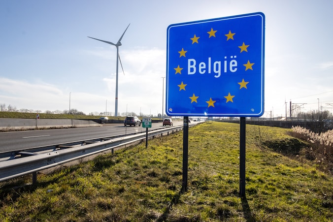 A4 deels dicht door fatale aanrijding bij Belgische grens, ook viaduct ...