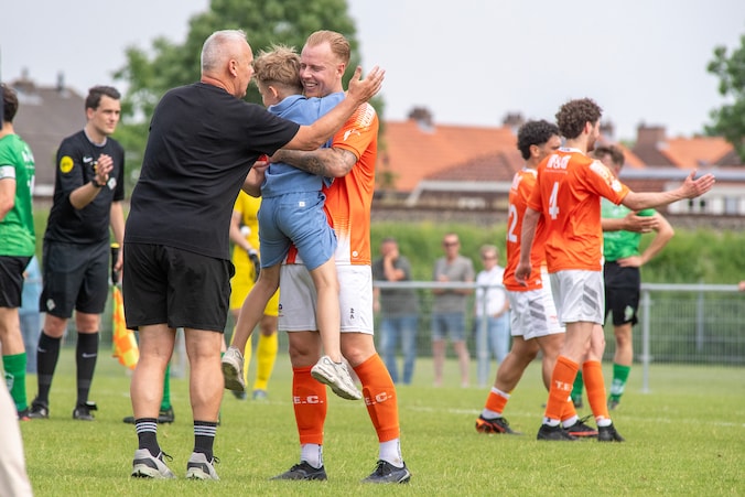 TEC voorkomt degradatie in vijf doldwaze minuten • Theole blijft ...