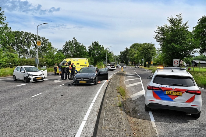 Spookrijder veroorzaakt frontale botsing in Oisterwijk, bestuurder ...
