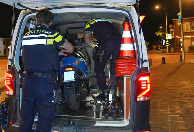 Scooterrijder (19) opgepakt bij brand in Vlijmen na wheelies en ...