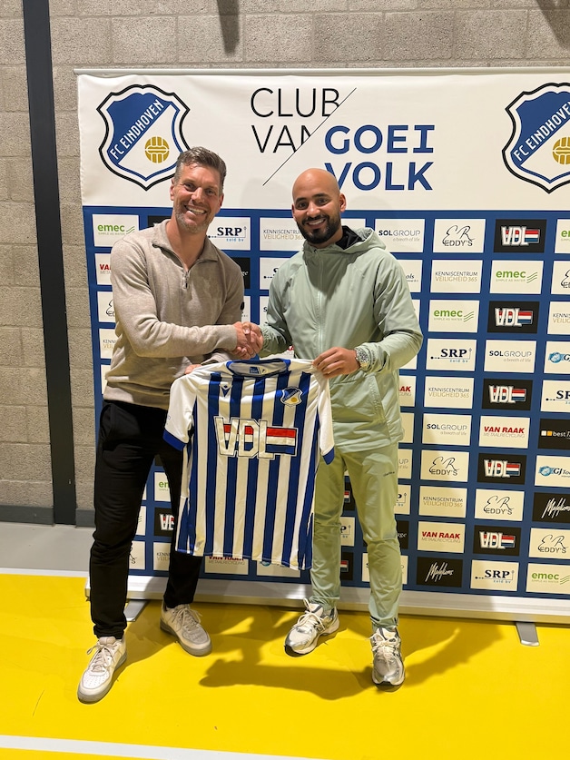 700.000 volgers op social media, influencer Ilyas (29) gaat aan de slag ...