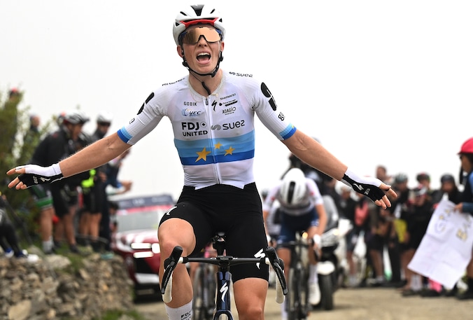 Demi Vollering wint door lawine ingekorte bergetappe, Anna van der ...