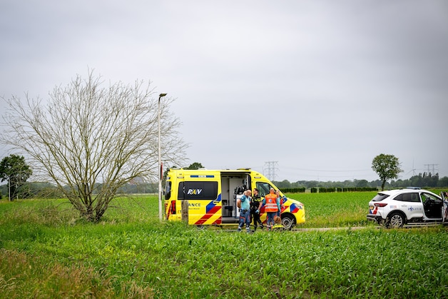 Overleden fietser in sloot gevonden in Berkel-Enschot, voorbijganger ...