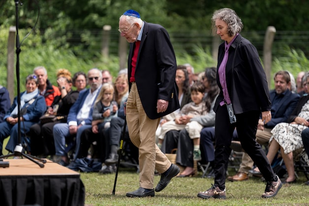 Overlevende Dolf Schaap (94) blikt nu terug op Kamp Vught: ‘Wij waren ...