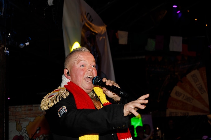 Zanger Olaf van Asperen (54) uit Veghel plotseling overleden: ‘Overal ...