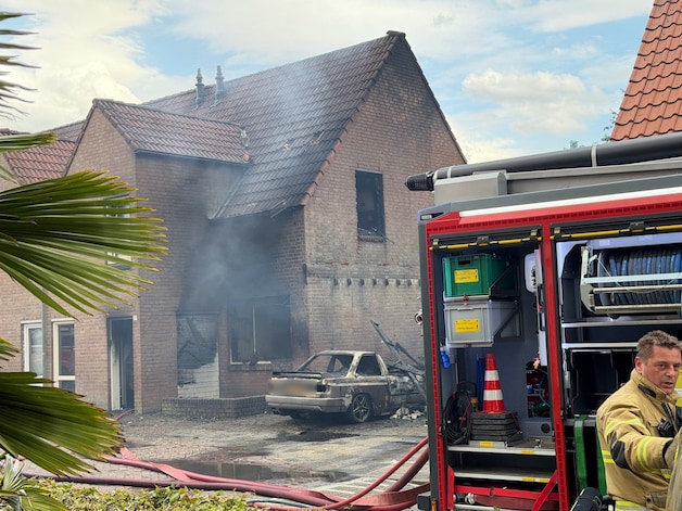 Enorme schade na brand in woonwijk Uden, mogelijk asbest vrijgekomen ...