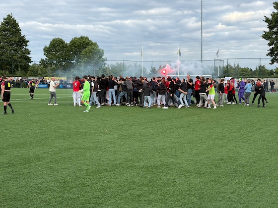 TERUGLEZEN | Nivo Sparta keert terug in de eerste klasse en geeft ...