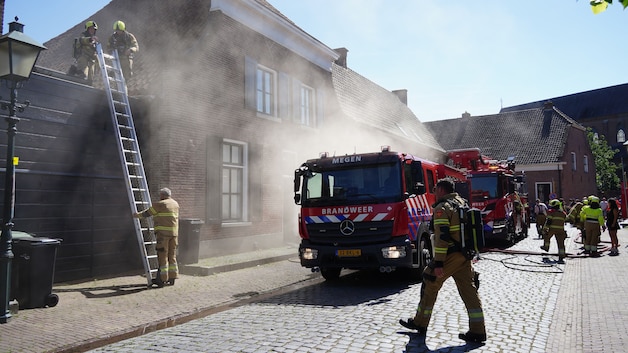 Man uit Megen ziet bij thuiskomst veel rook uit woning komen, brandweer ...